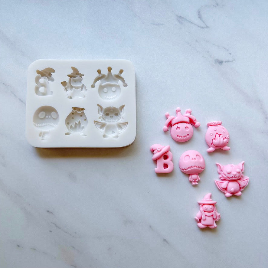 SPOOKY CREATURES MOLD – ItWasAllADreamShop